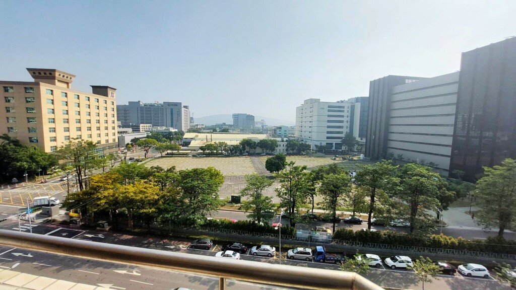 名流綠卡大廈高雄市楠梓區德民路電梯大廈降價囉 楠梓正德賢商圈德民路第一排正四房平車 房屋出售 樂屋網