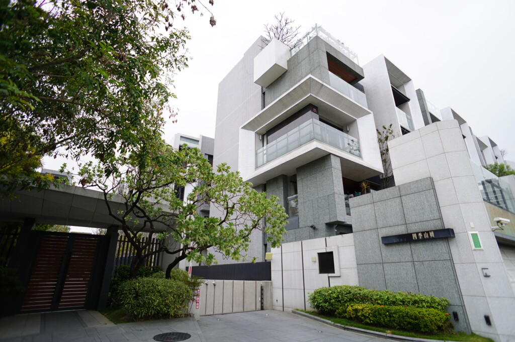 台中市北屯區軍福十一路別墅設計師的家!生態公園!大城四季山妍五房豪氣別墅! 房屋出售 樂屋網