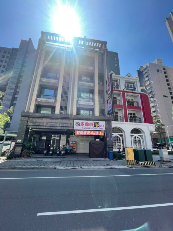 高雄市左營區華夏路別墅高鐵站前 霸氣顯眼電梯金透店 房屋出售 樂屋網