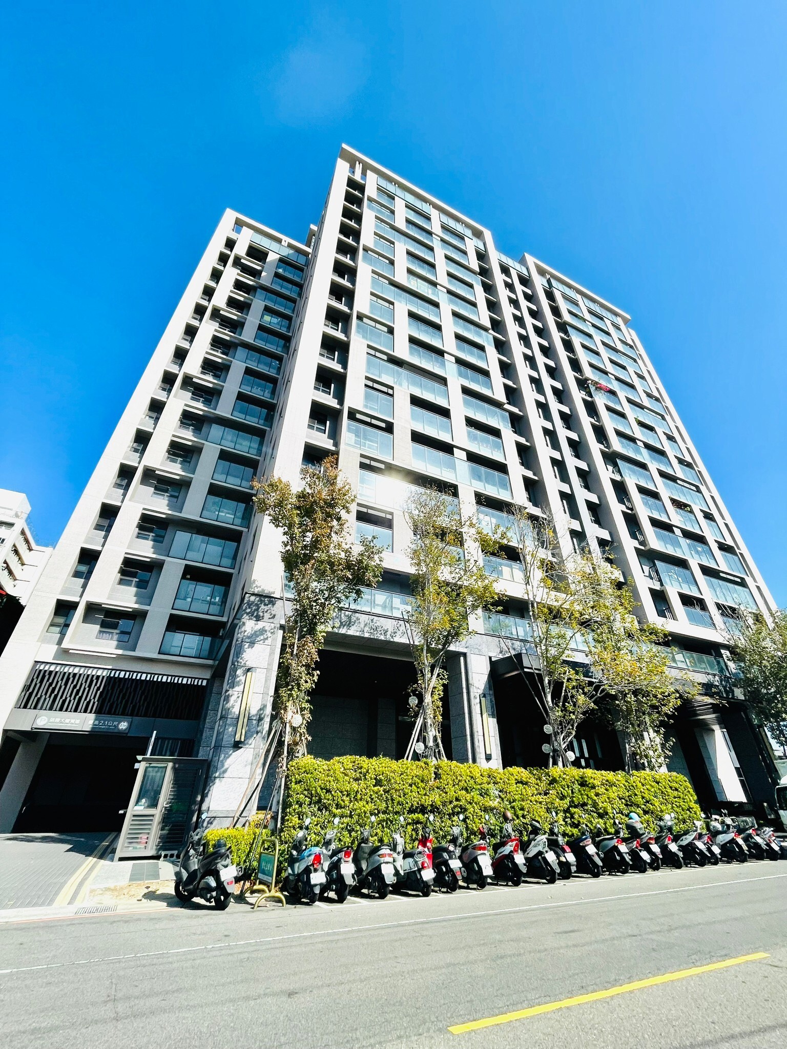 富宇綠都心台中市南區福田二街電梯大廈富宇綠都心~樹義明星學區~全新大3房平車 房屋出售 樂屋網