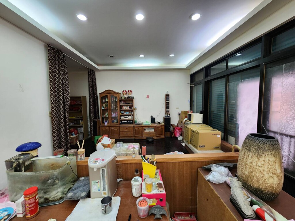 桃園市桃園區三民路三段公寓急售砍價桃園火車站|慈護宮|面寬店住辦|使用4x坪 房屋出售 樂屋網