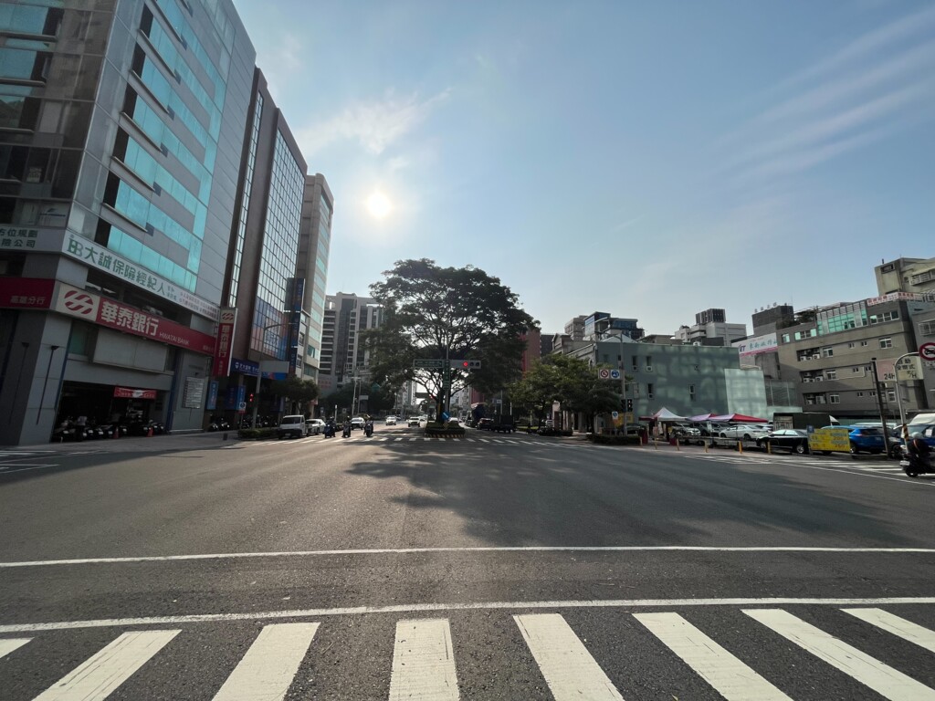 高雄市前金區中正四路電梯大廈鄰o4市議會捷運站中央公園地下二樓 房屋出租 樂屋網