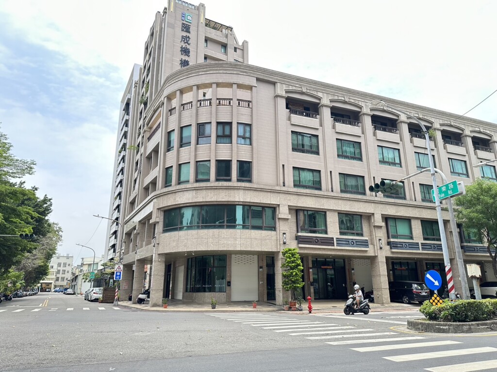 高雄市前鎮區和平二路透天厝 租 和平二路三角窗一樓金店 房屋出租 樂屋網