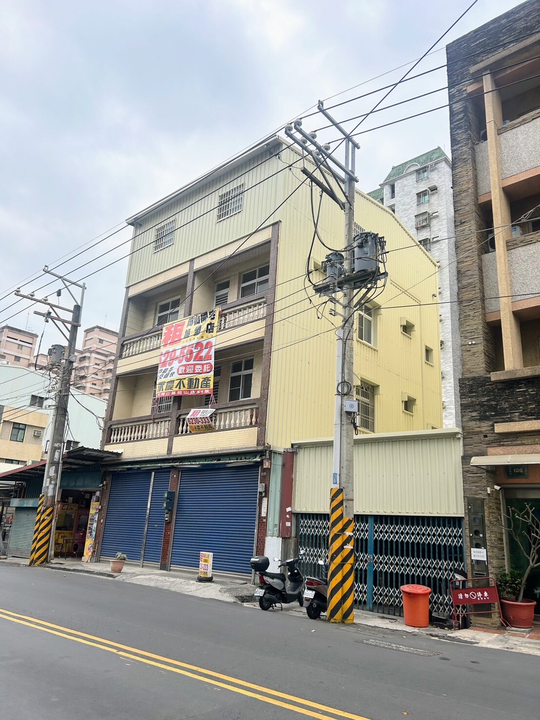 高雄市岡山區大仁南路電梯大廈岡山近河堤雙店面雙併面寬出租店面 房屋出租 樂屋網