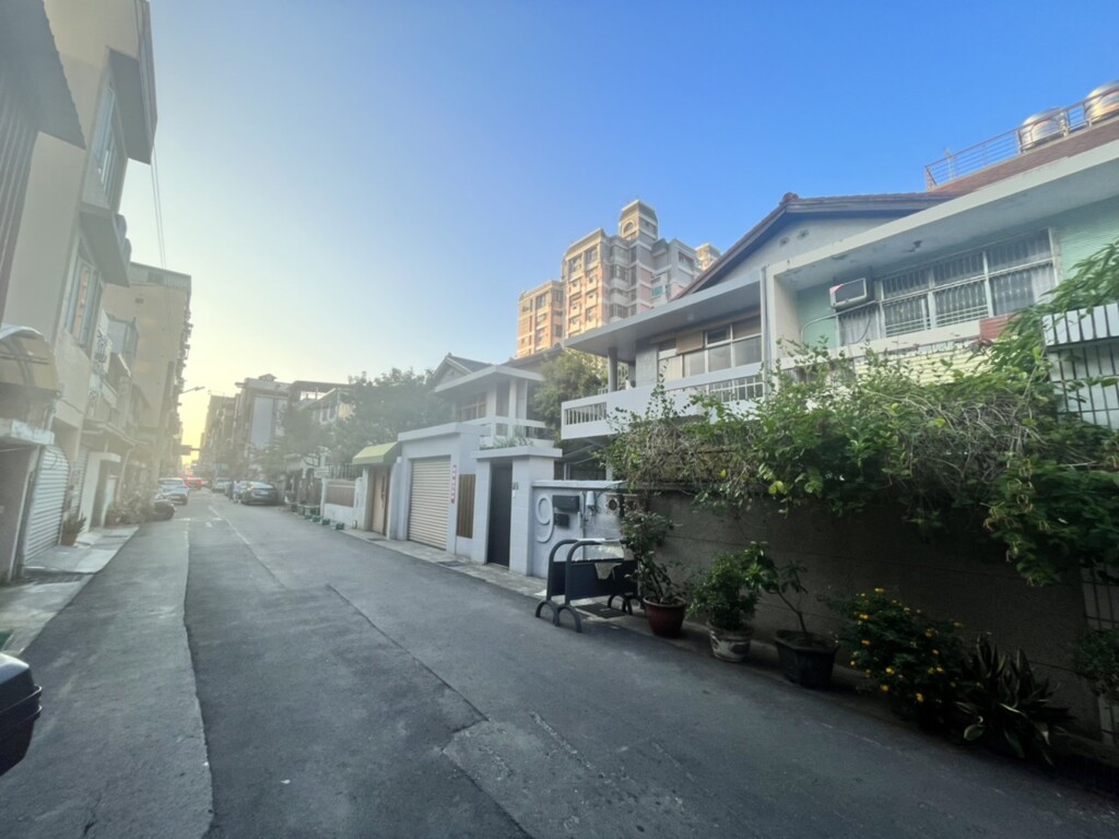 台中市西區精誠十二街透天厝精誠公益 精誠商圈免整理低總價透天店面無風水抗性 房屋出售 樂屋網