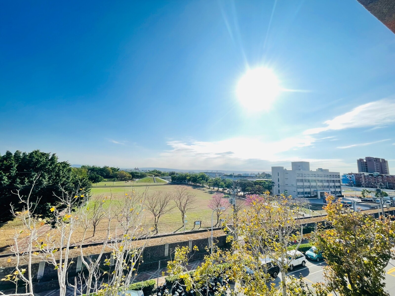富宇綠都心台中市南區福田二街電梯大廈富宇綠都心~樹義明星學區全新未住大3房平車 房屋出售 樂屋網