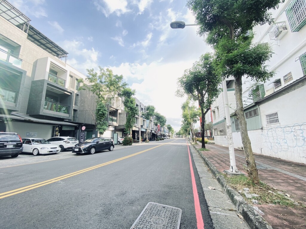 屏東縣屏東市古松西巷別墅品牌建設~巴洛克歐式築巢和悅雙車美墅 房屋出售 樂屋網