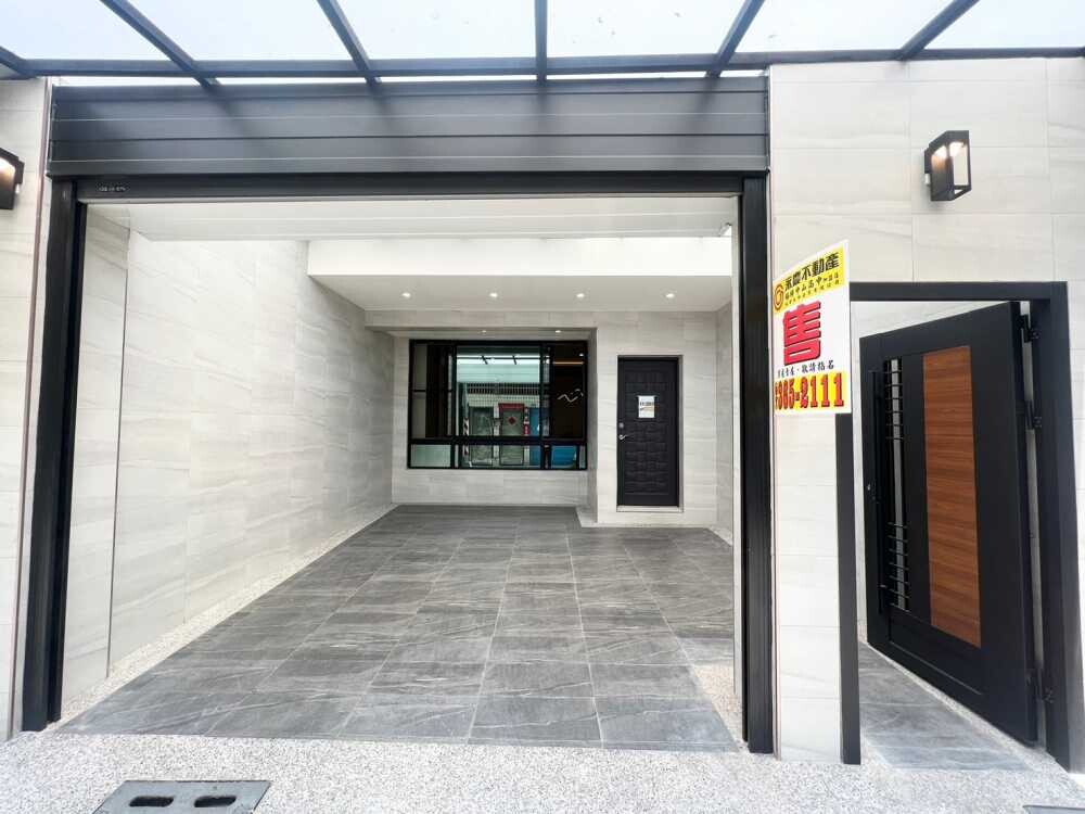 高雄市楠梓區樂群路公寓 樂群商圈 百萬翻新裝潢 車庫公寓一樓 房屋出售 樂屋網