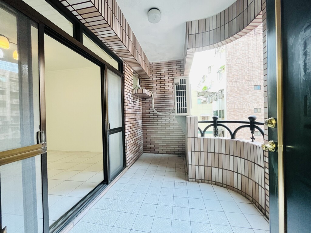 大立伯爵,高雄市三民區大豐一路,電梯大廈,高應大親水公園邊間大四房平車-大陽台 | 房屋出售 | 樂屋網