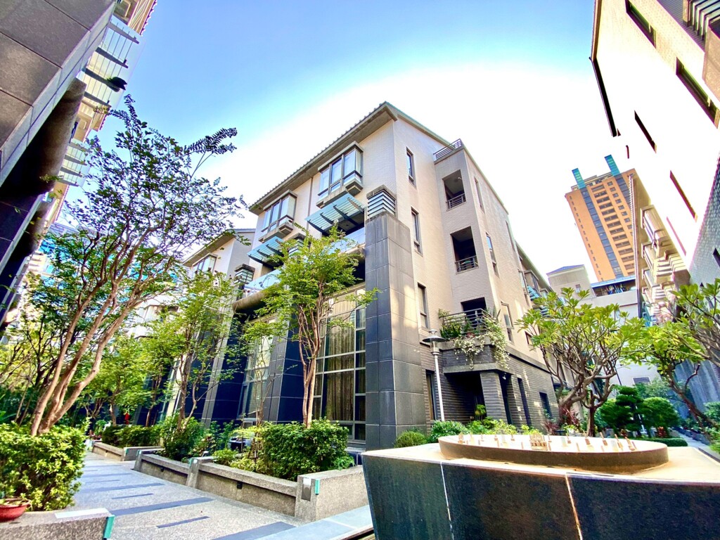豐邑大隱別墅社區豐邑大隱社區台中市西區向上路一段別墅豐邑大隱~朝南漂亮4房雙車庭園美墅~草悟道 房屋出售 樂屋網