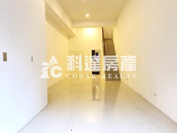 冠德愛閱新北市三重區重新路二段店面天台愛閱必賣店面~買店面找許小姐 房屋出售 樂屋網