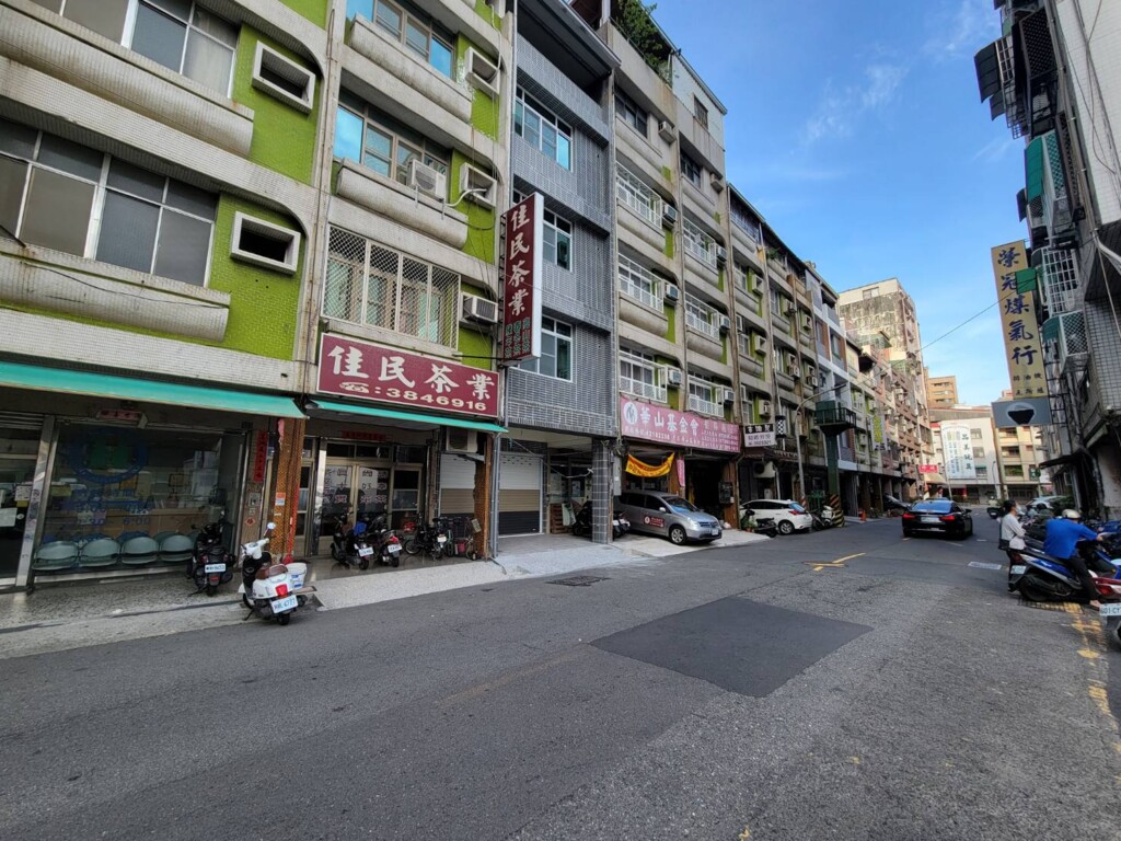 高雄市三民區建興路透天厝建興市場全新翻修大地坪透天店面 房屋出售 樂屋網