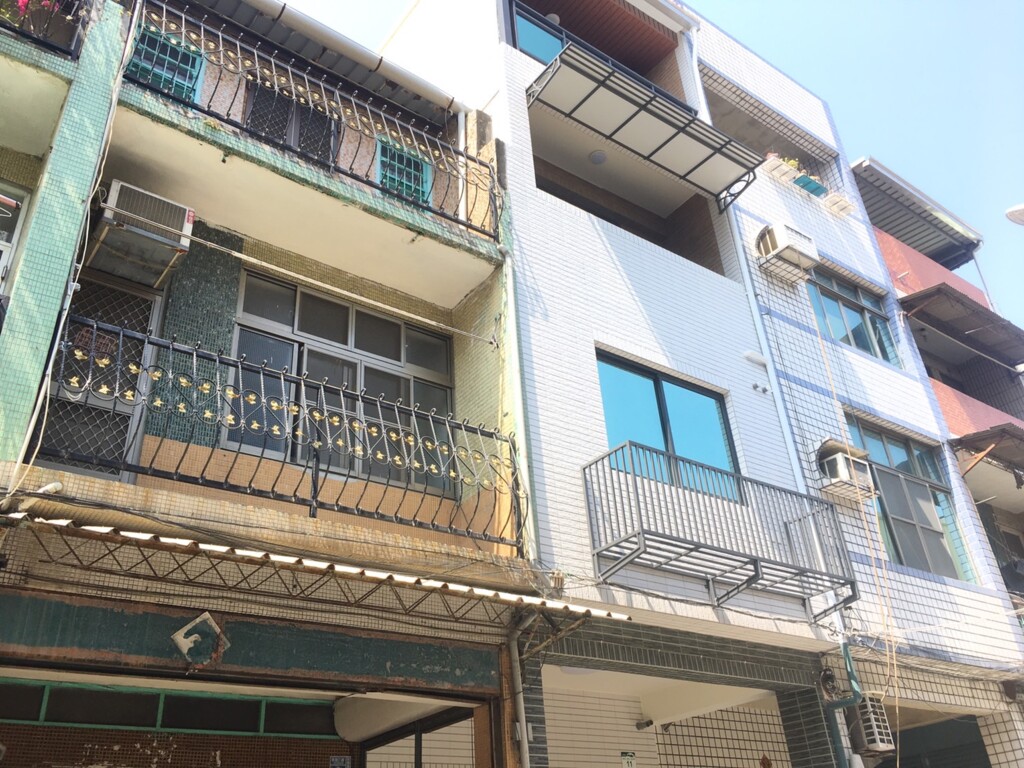 高雄市前鎮區草衙二路透天厝草衙捷運站騎樓停車透天 房屋出售 樂屋網