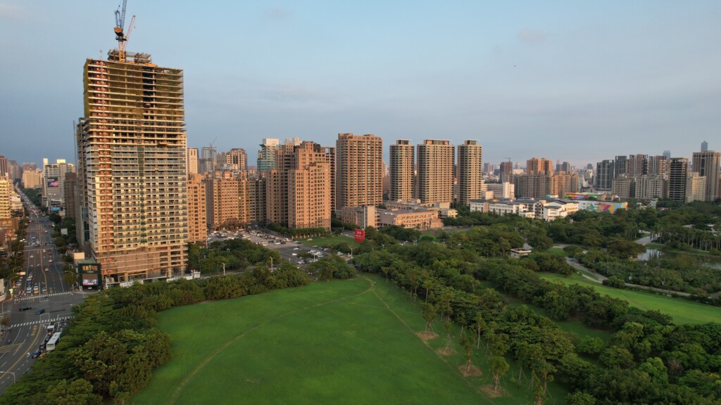 美術1号院興富發華人桂冠高雄市鼓山區明誠四路電梯大廈 肯尼推薦 美術1號院高樓景觀小豪宅 18 房屋出售 樂屋網