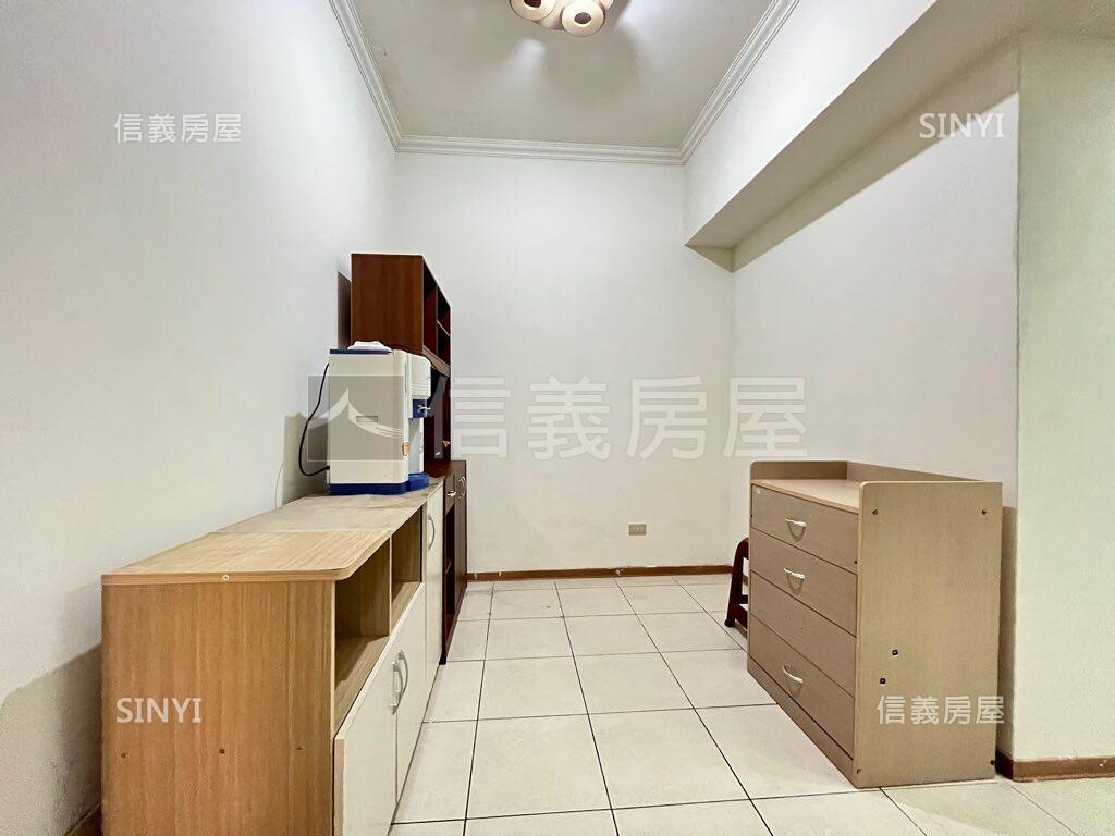 高雄市前鎮區民權二路電梯大廈皇家貴賓溫馨3房（含管） 房屋出租 樂屋網