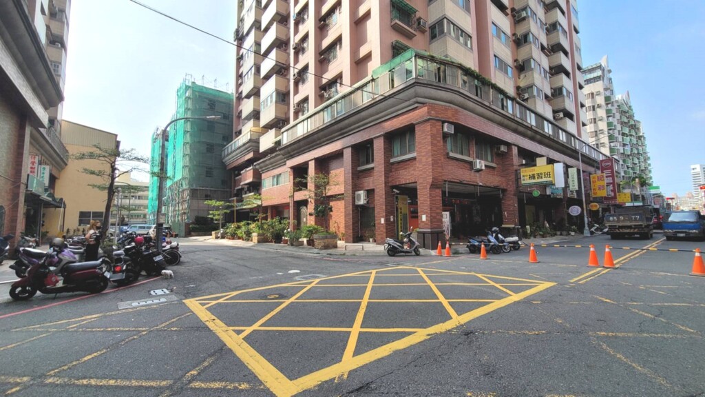 長谷米勒高雄市鳳山區新康街電梯大廈衛武營 鳳新高中12店住 房屋出租 樂屋網