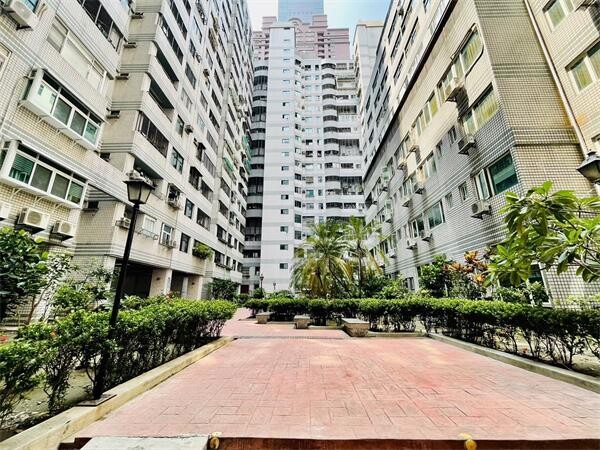 高雄市苓雅區中華四路電梯大廈三多雙軌商圈|總圖書香|樓中樓寧靜大四房 房屋出售 樂屋網