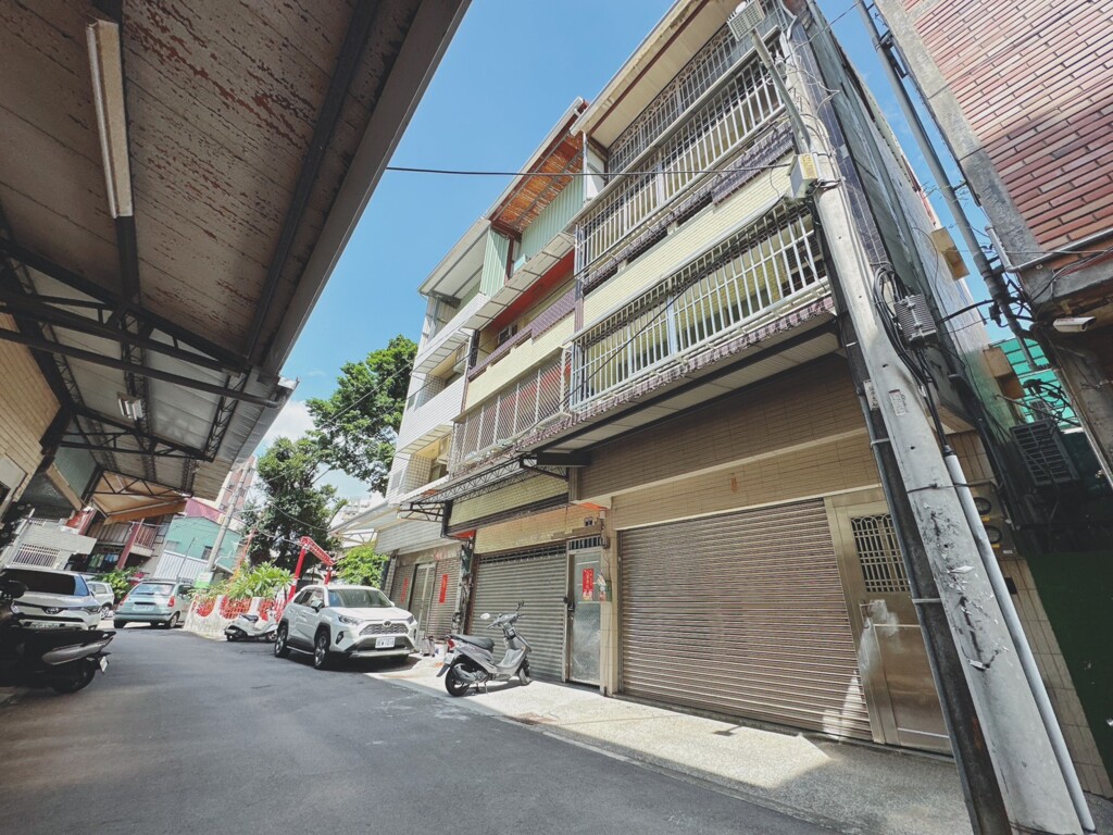 台中市南區新和街透天厝蔣蔣⭐南區大面寬邊間孝親臨路透天 房屋出售 樂屋網