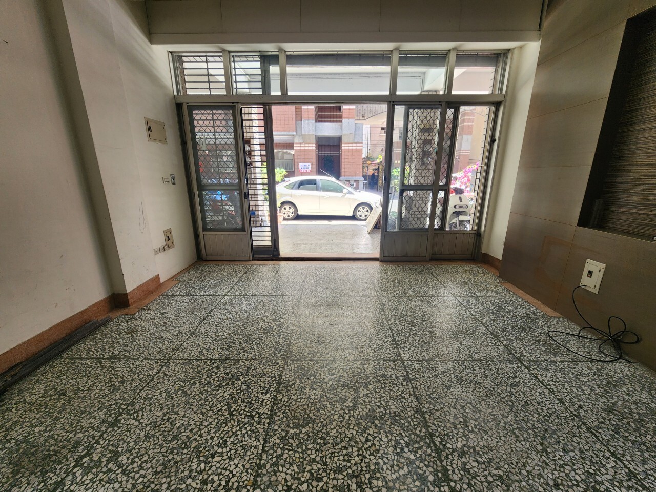 台中市北區漢口路四段透天厝出價談崇德漢口商圈臨8米路傳家寶5樓透店 房屋出售 樂屋網