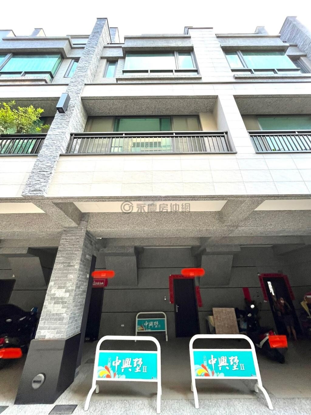 台中市大里區新仁路三段透天厝全新未住!大里大明商圈孝親車庫別墅 房屋出售 樂屋網