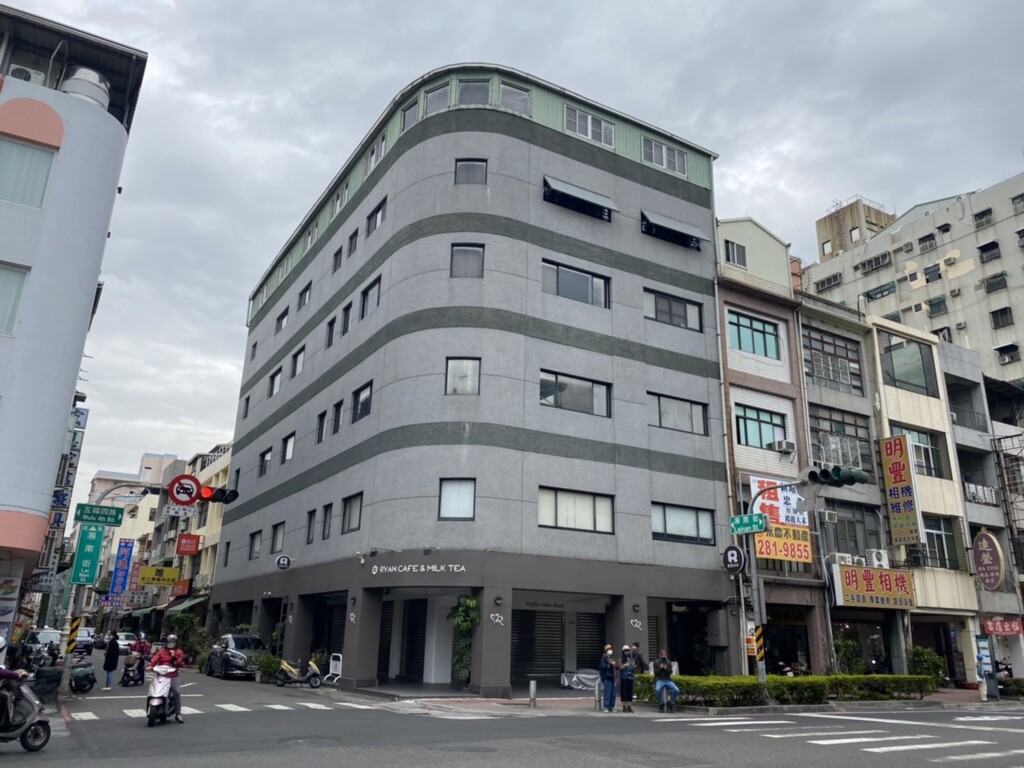高雄市鹽埕區五福四路透天厝五福駁二商圈12米路上三角窗透天二樓皮哥 房屋出租 樂屋網