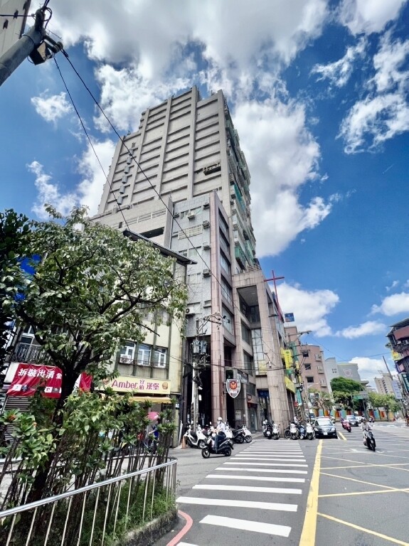 C22商業廣場新北市中和區中和路電梯大廈中和國小低總價電梯小精品 房屋出售 樂屋網