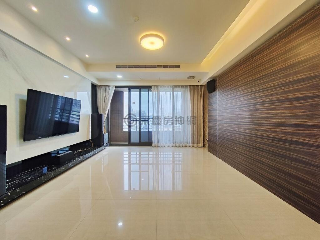 鄉林君悅台中市西區忠明南路電梯大廈勤美公益草悟道．鄉林君悅大三房b1雙平車 房屋出售 樂屋網