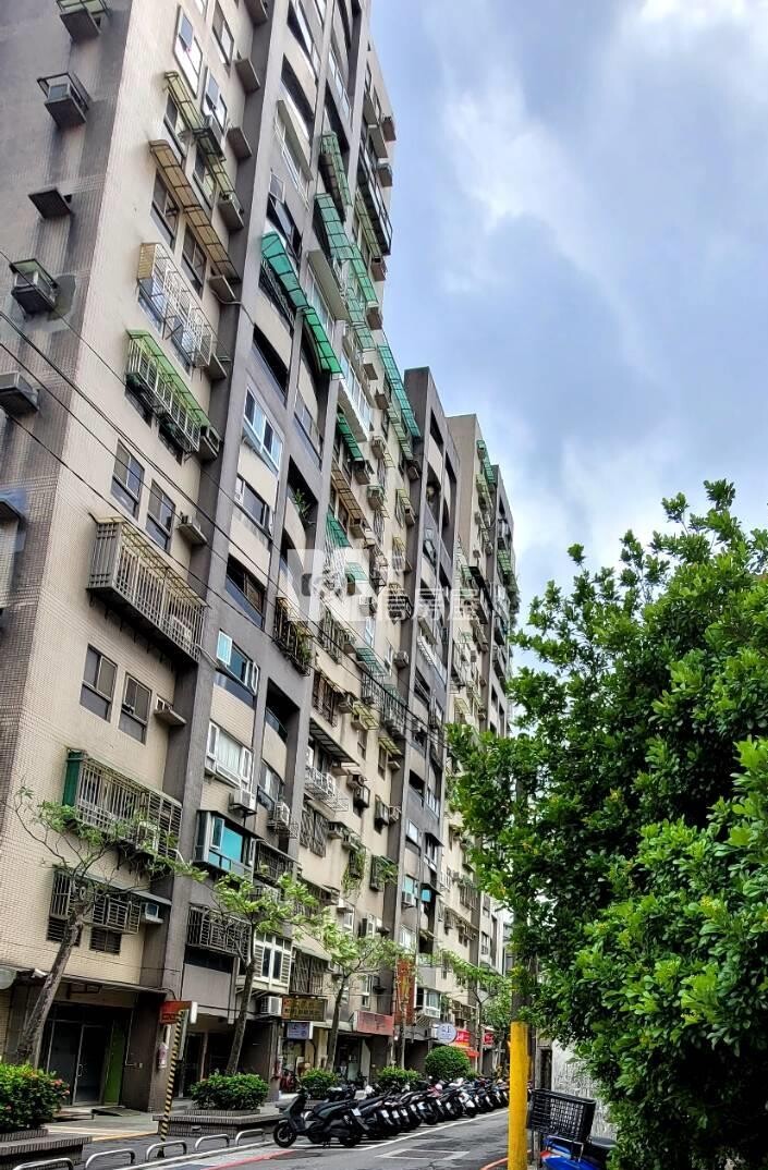 新北市汐止區建成路電梯大廈汐止國泰三角窗庭院一樓 房屋出售 樂屋網