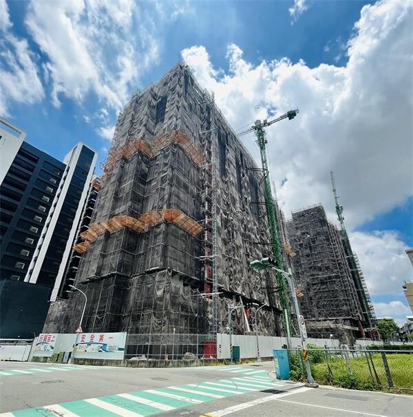 高雄市三民區明仁路電梯大廈漢神巨蛋好市多大樂｜河堤社區河堤世界2＋1房平車 房屋出售 樂屋網