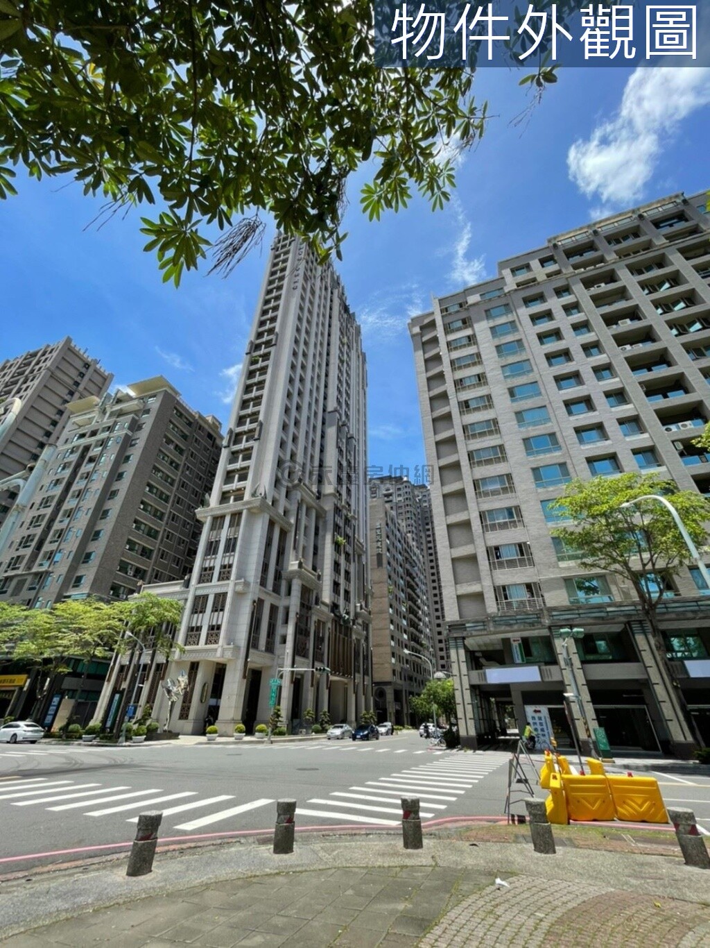 藝術城堡高雄市鼓山區富農路電梯大廈農十六精裝藝術城堡捷運輕軌四房雙平車 房屋出售 樂屋網