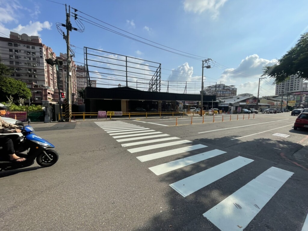 南京大廈台中市南區五權南路店面魔術大空間☘正五權南路黃金收租樓店附車位 房屋出售 樂屋網