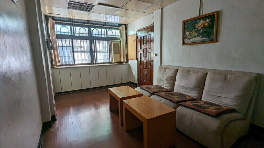 桃園市龜山區中原街公寓 蛋媽推薦 龜山后街市場旁 超便宜公寓 寬敞大三房 房屋出售 樂屋網