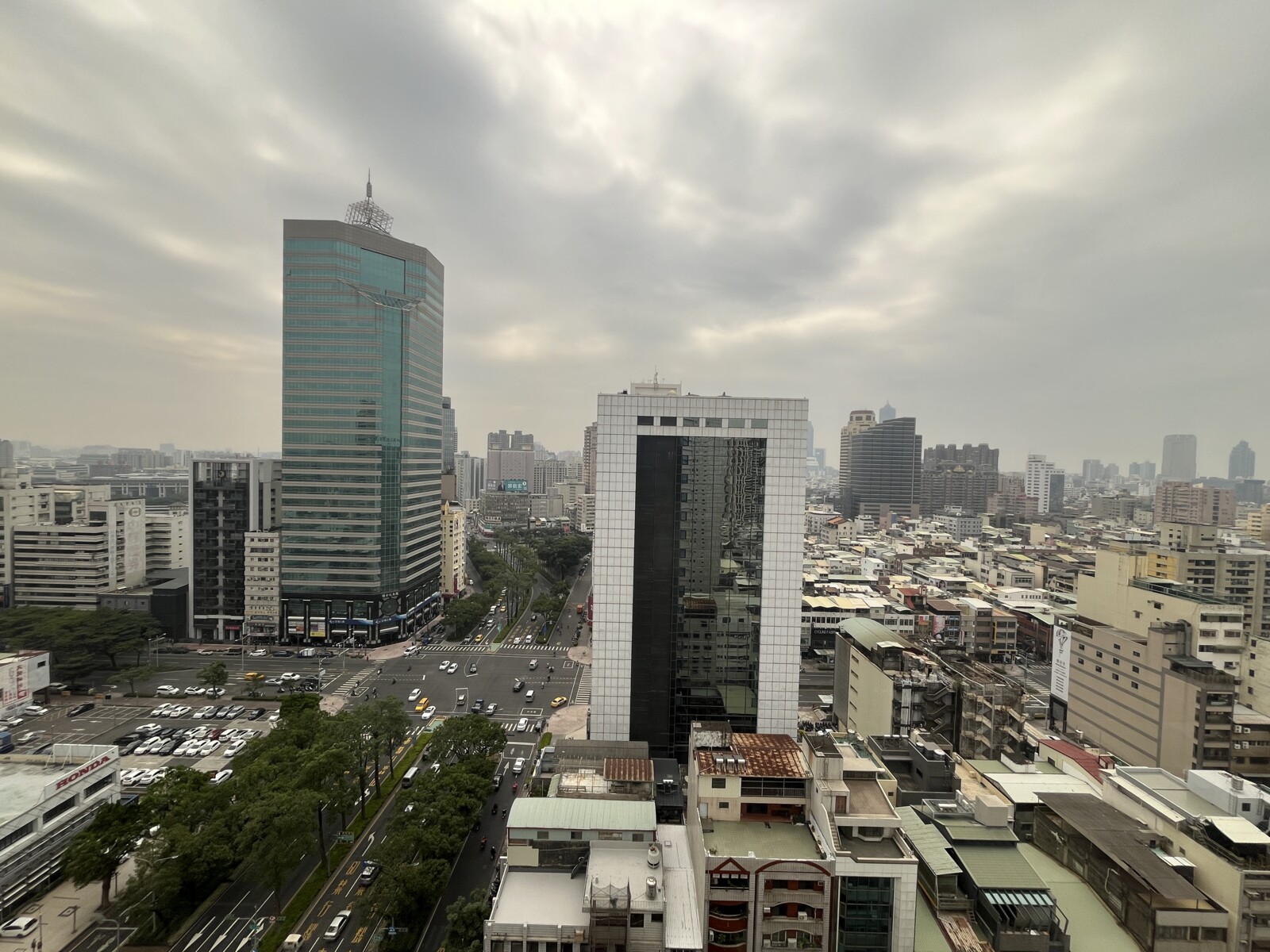 富邦金融中心高雄市新興區民族二路電梯大廈 租富邦金融中心景觀16樓辦公室 房屋出租 樂屋網
