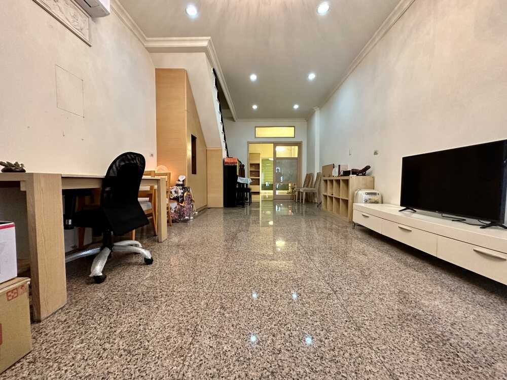 高雄市楠梓區新泰街透天厝⭐️右昌•德民商圈最超值⭐️⚜精美騎樓式透天店面⚜ 房屋出售 樂屋網