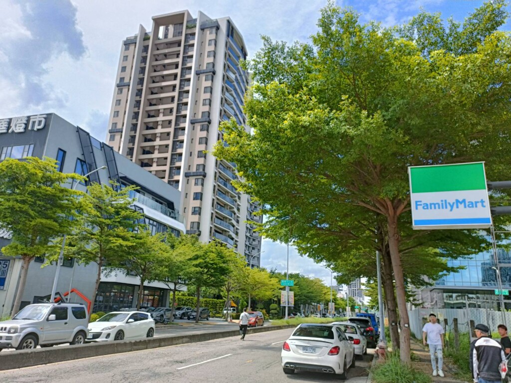 精銳雲台中市南屯區龍富路四段透天厝大降價~單元二精銳雲質感收租金店面 房屋出售 樂屋網
