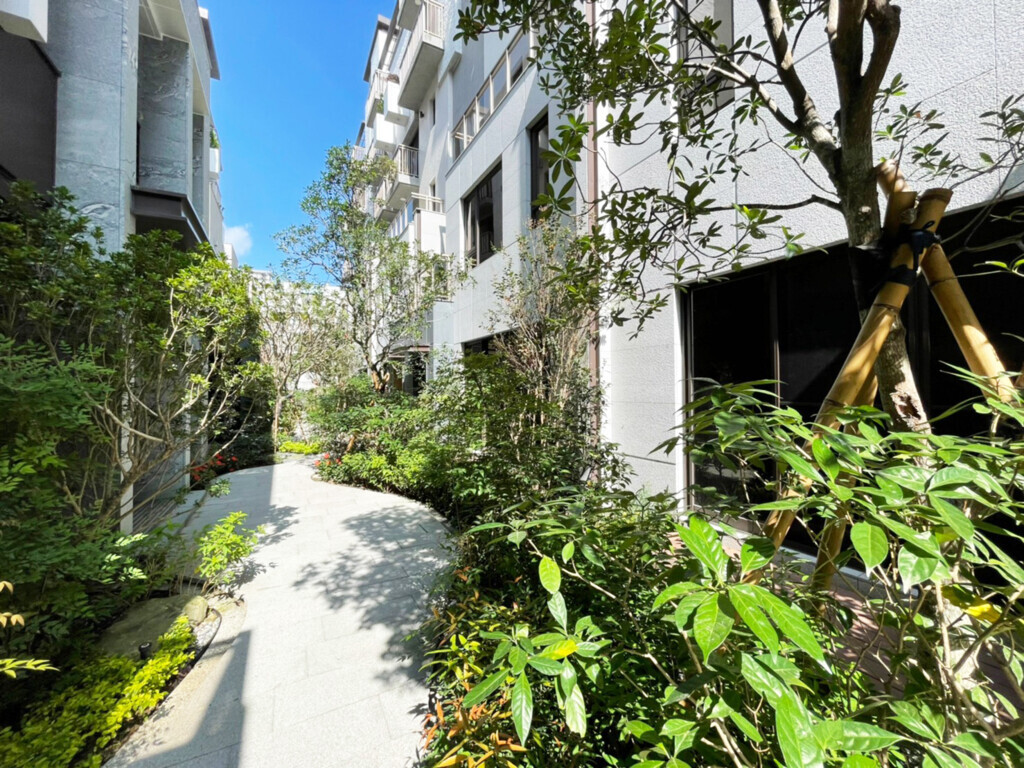 ⭐️單元二 全新大面寬 五大套房電梯雙車別墅 台中市南屯區鑫大略餘白買房子、房屋出售 樂屋網