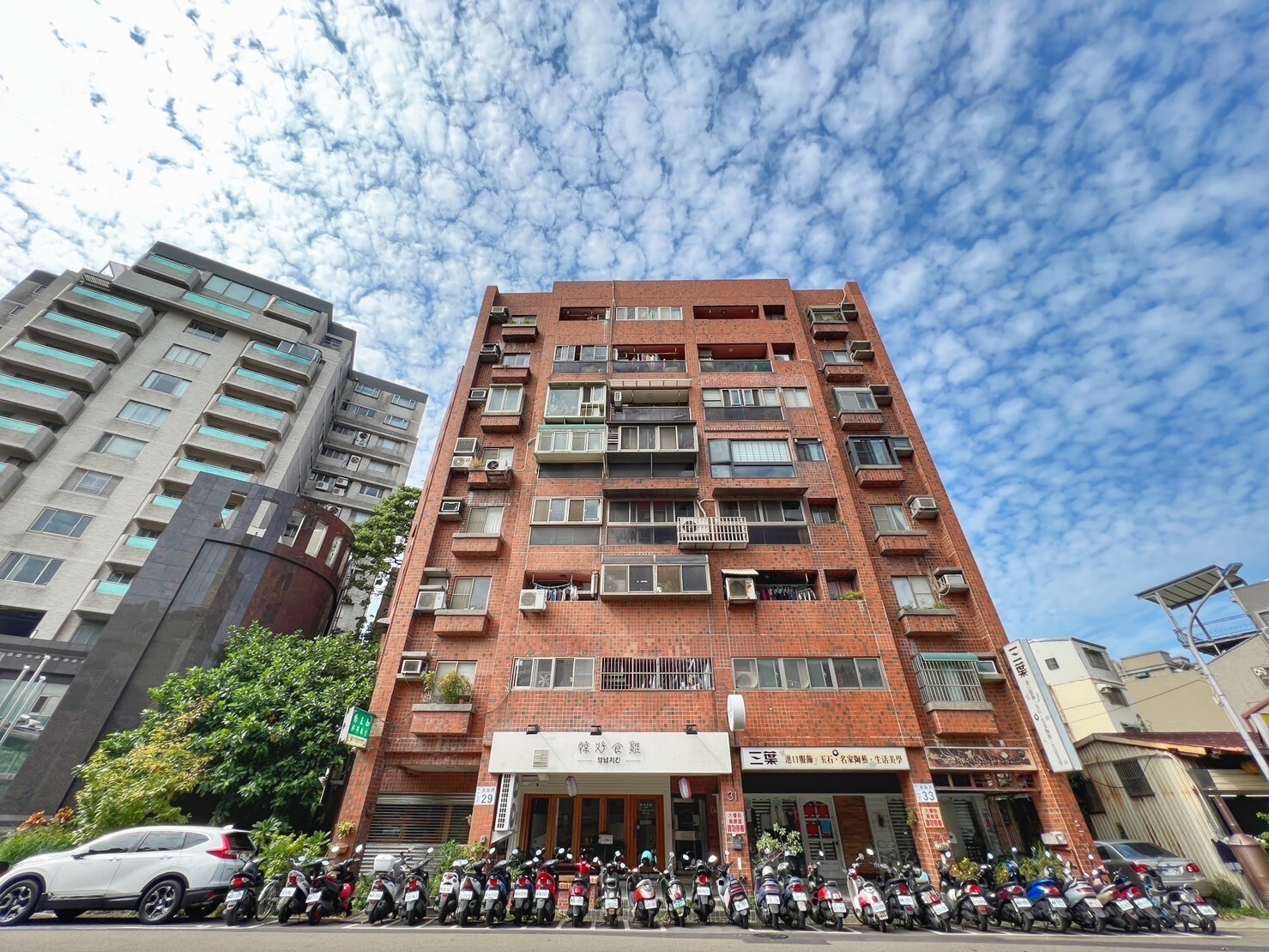 文化貴臨新竹市東區北大路電梯大廈╔買房抽保時捷╗市區演藝廳兩房平車 房屋出售 樂屋網