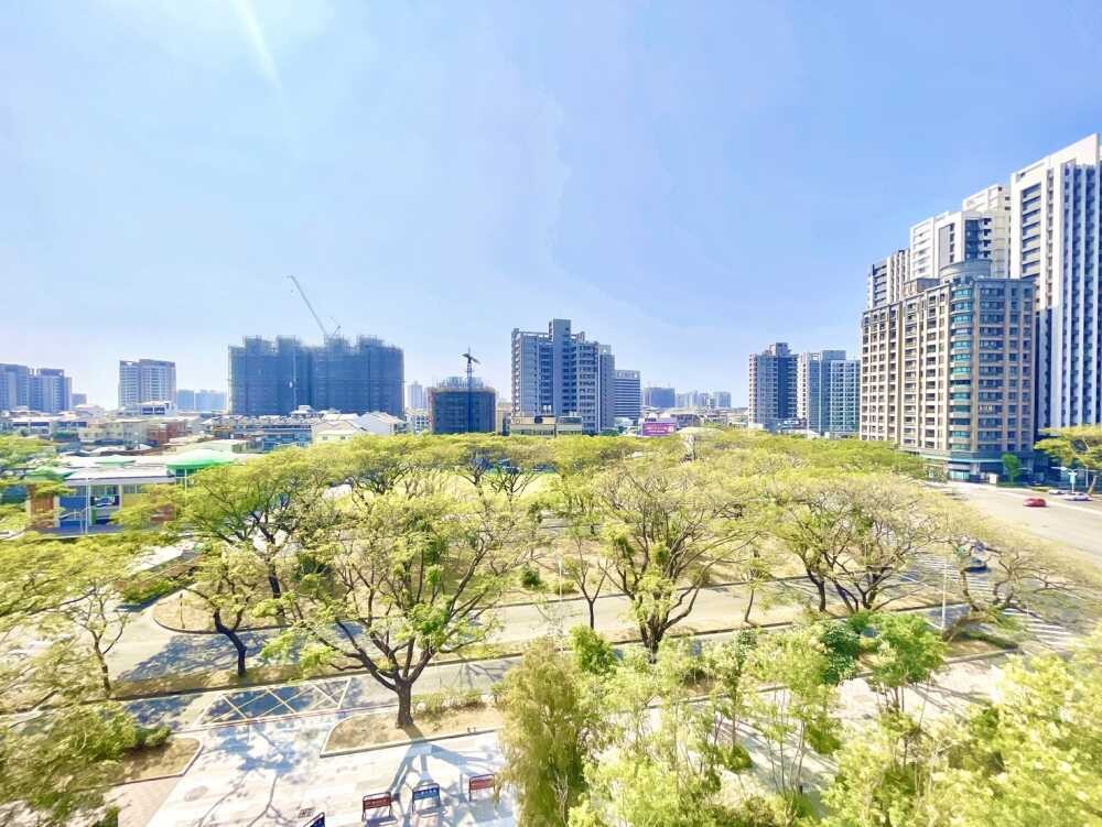 京城柏克萊高雄市楠梓區高雄大學路電梯大廈京城柏克萊★高雄大學★全新未住三房平車 房屋出售 樂屋網