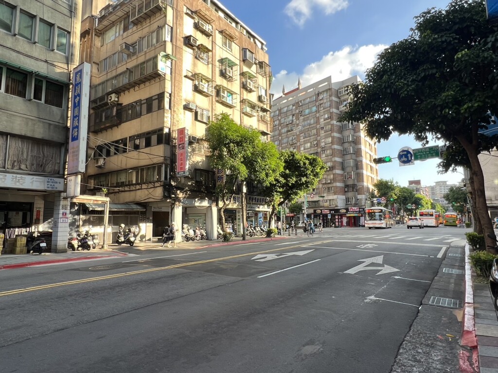 台北市中正區中華路二段電梯大廈【店面出租】【屋主讓利】【簽約首月免租金】 房屋出租 樂屋網