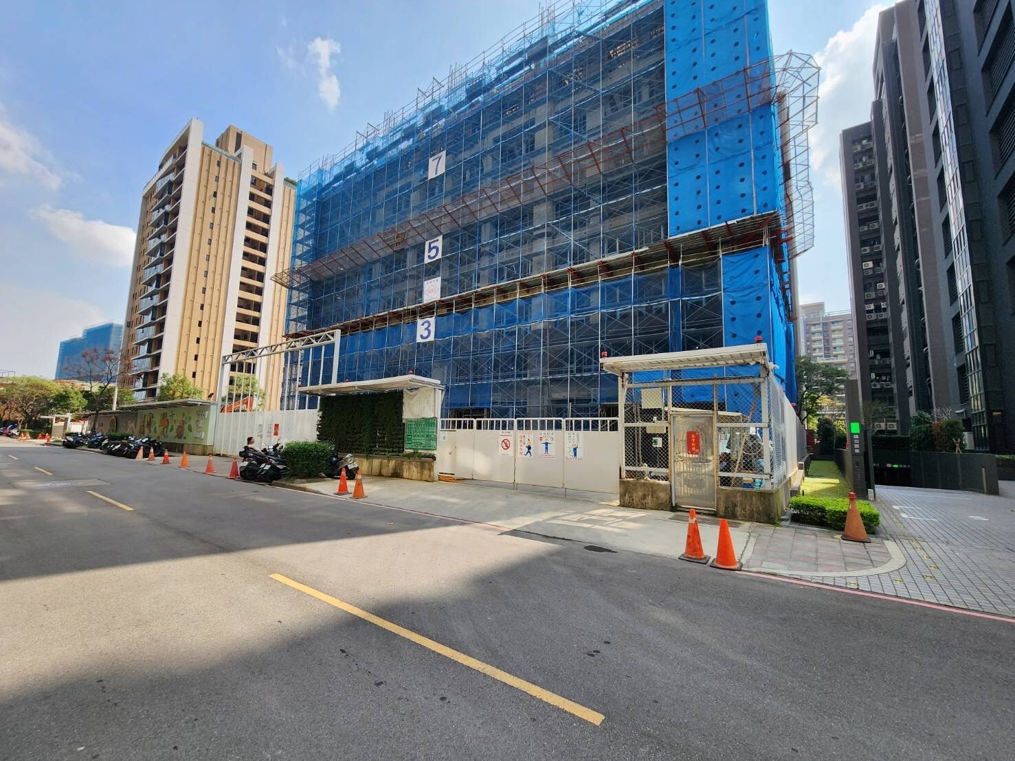 國美珩月新北市新莊區福美街電梯大廈國美珩月邊間三房車 ※ 頭前重劃區 ※ 誠意出售 房屋出售 樂屋網