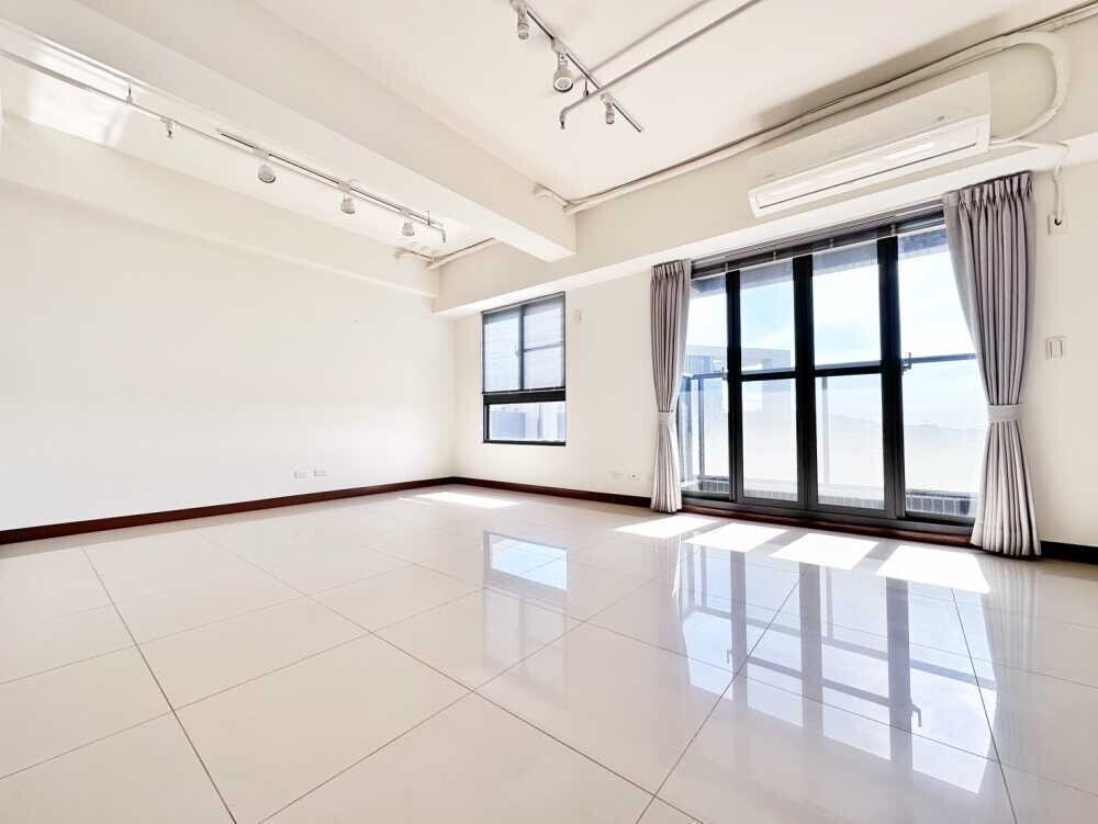 堅山三川高雄市楠梓區德富街電梯大廈堅山三川⭐高樓河景⭐超大四房雙平車⭐稀有釋出 房屋出售 樂屋網