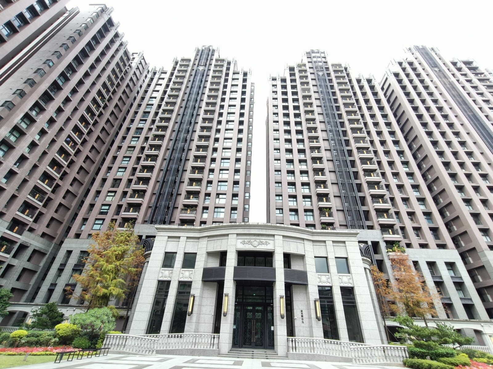 合陽天擎新北市新店區安光路電梯大廈5年新屋 合陽天擎 稀有兩房坡平車位 房屋出售 樂屋網
