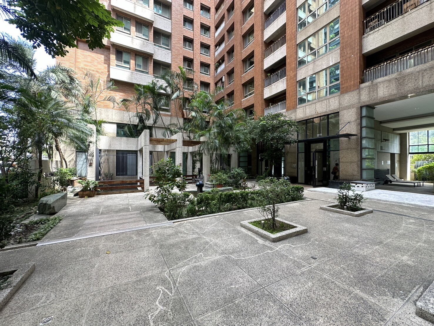 美術館特區收租精美兩房 高雄市鼓山區京城雷諾瓦買房子 樂屋網