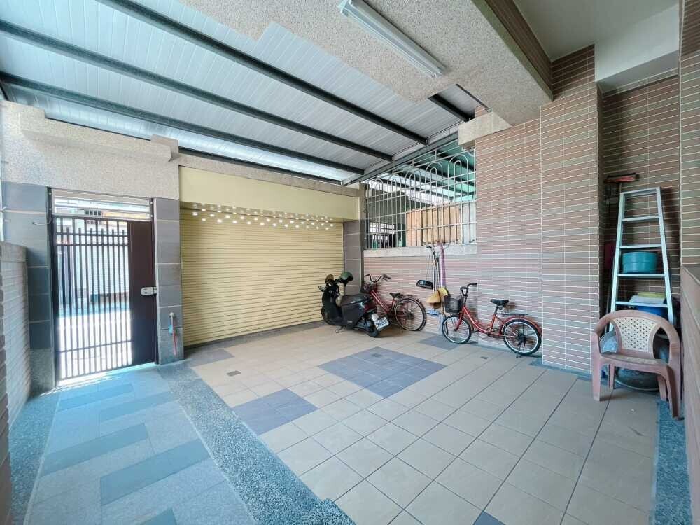 高雄市楠梓區惠昌街透天厝國昌國中臨路8米傳統格局邊間面寬車庫透天 房屋出售 樂屋網