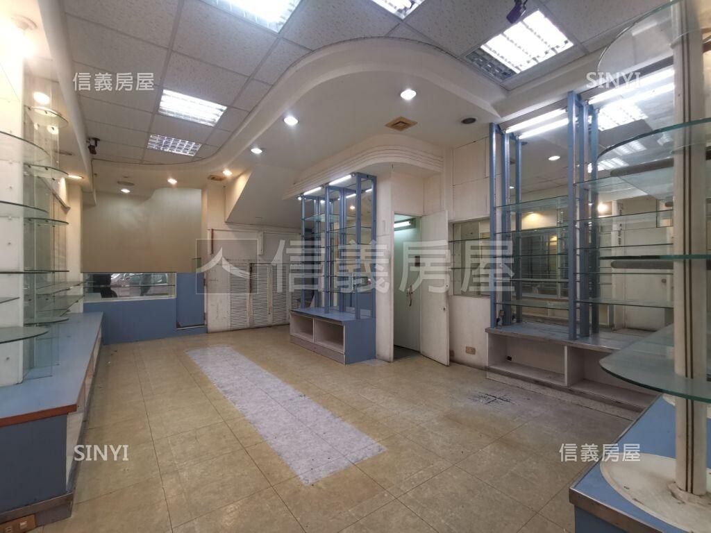 高雄市鹽埕區鹽埕街店面近鹽埕埔站黃金店面 房屋出租 樂屋網