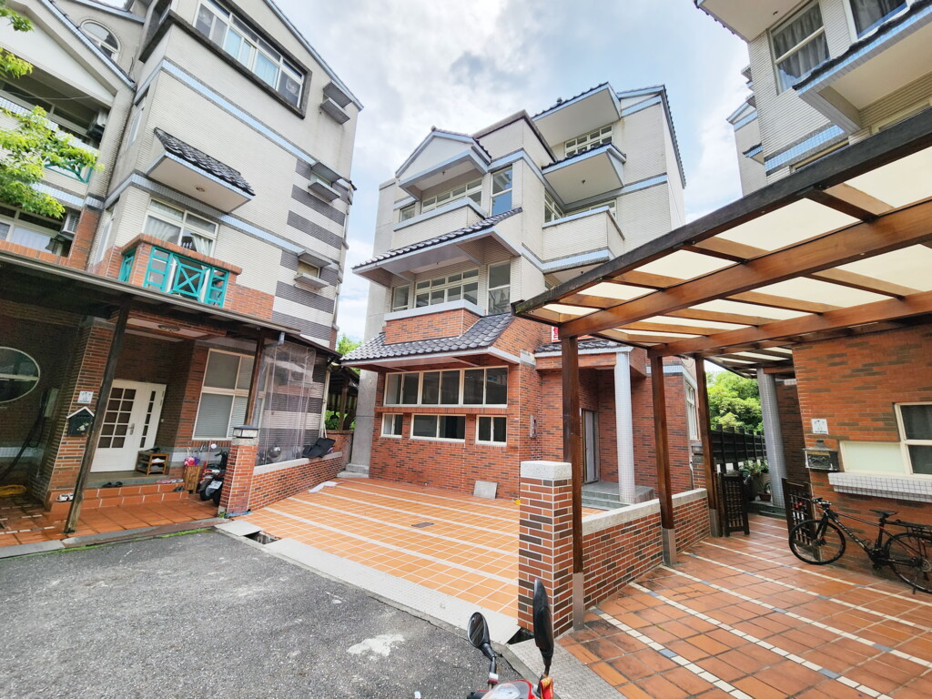 宜蘭縣羅東鎮北投街別墅北成房屋【羅運超大地坪電梯別墅】～ 房屋出售 樂屋網