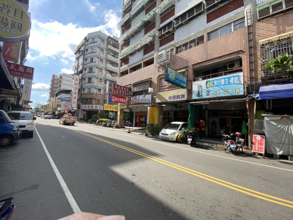 台中市西屯區華美西街二段店面葉瑋哥★專簽水湳市場大面寬金樓店 房屋出售 樂屋網