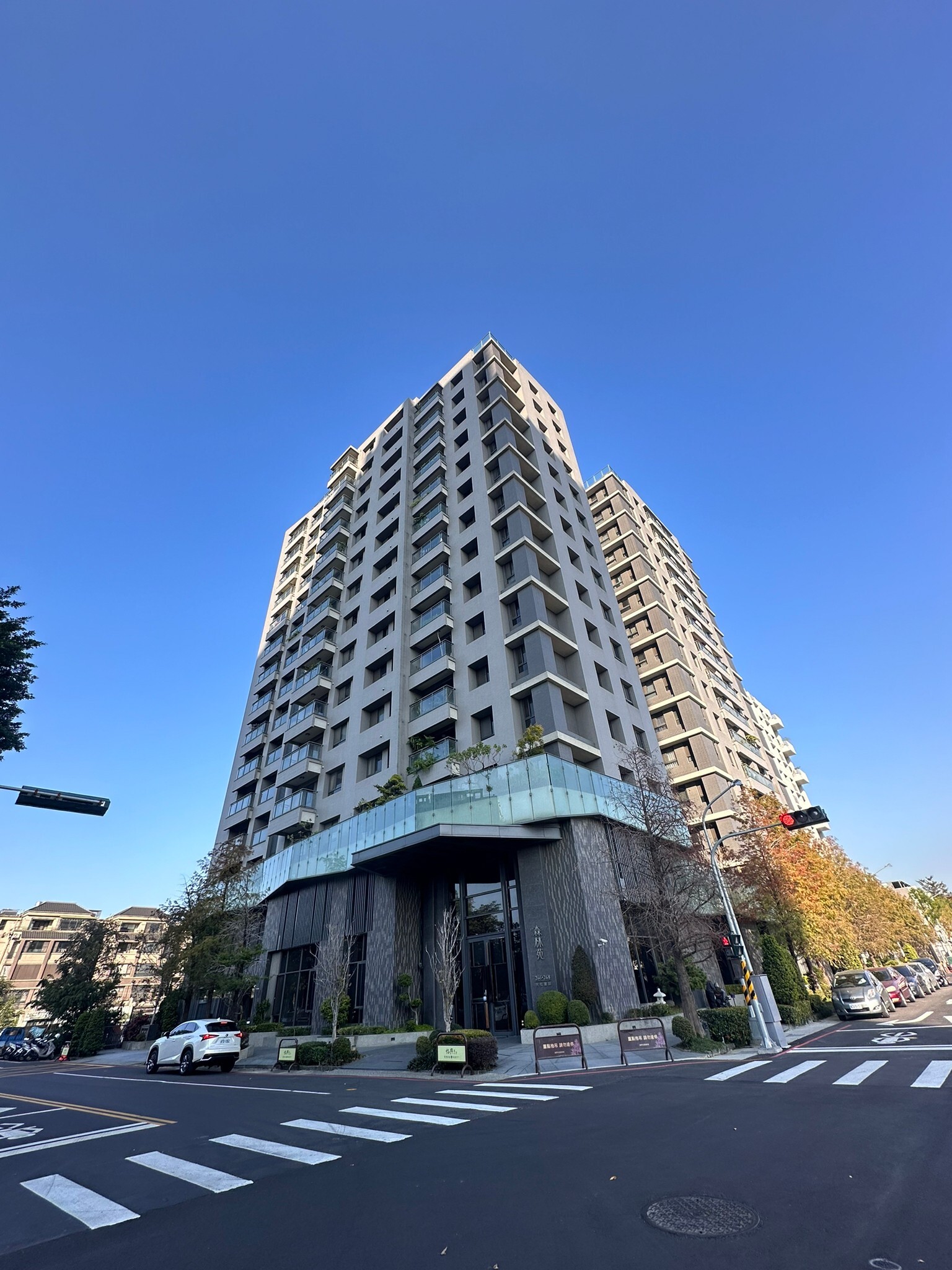 森林苑台中市南區福義路電梯大廈樂福集團 8年屋樹義國小視野三房平車 房屋出售 樂屋網