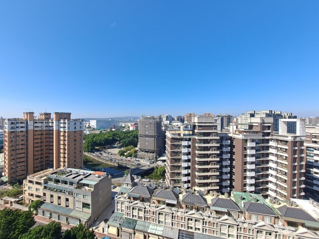 陽光普照台中市南區文心南路電梯大廈中山醫捷運站高樓層美3房平車 房屋出售 樂屋網