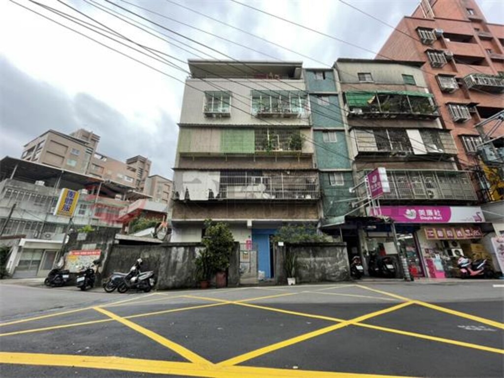 新北市泰山區仁愛路泰山買房賣屋租仁愛超大金店面出租 樂屋網